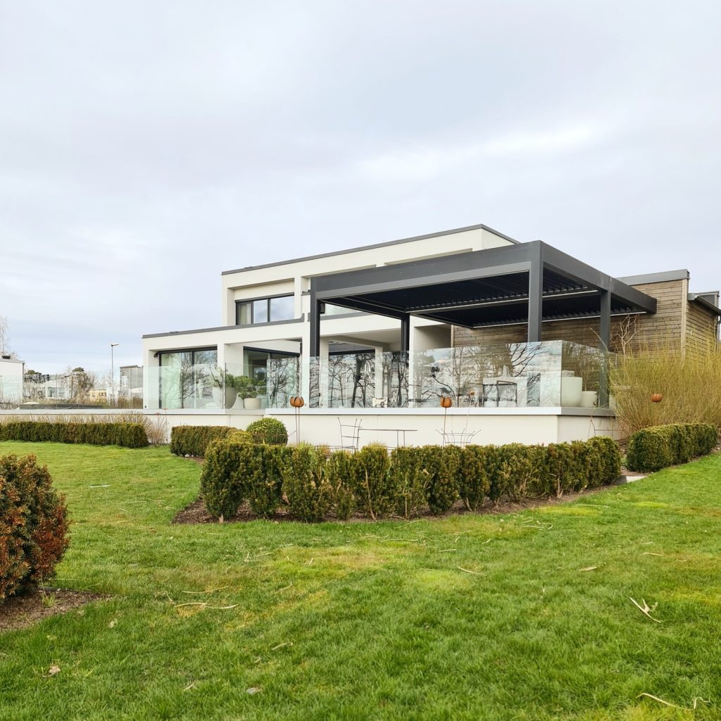 Oval Pergola - Retractable Roof and Pergola Systems