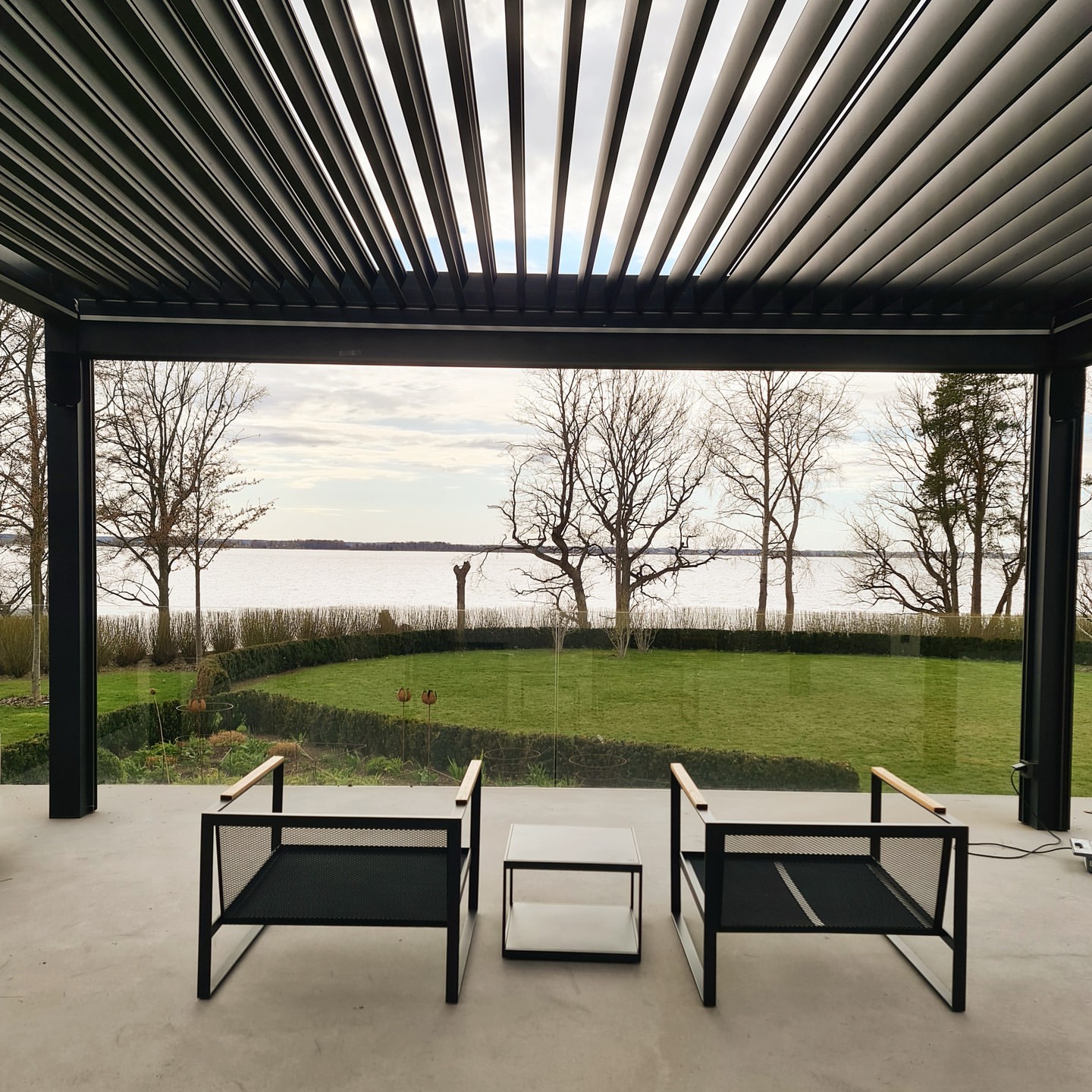 Rolling Roof - Retractable Roof and Pergola Systems